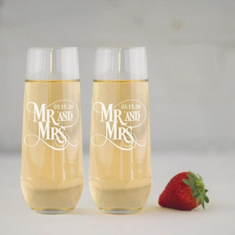 Engraved Champagne Glasses: Perfect For Your Wedding Toast